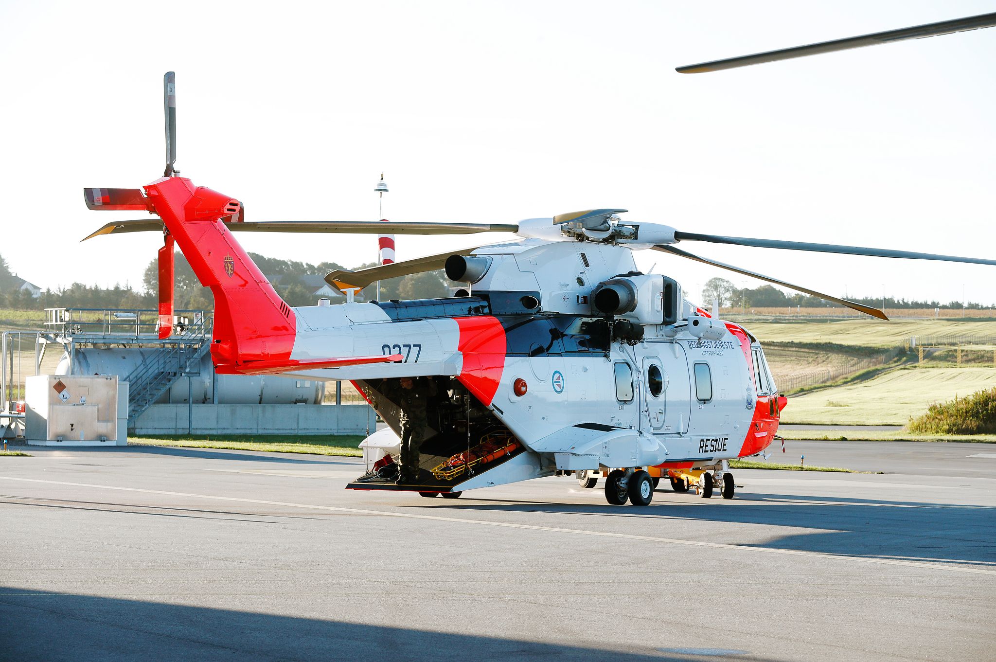 SAR Queen tar over etter Sea King